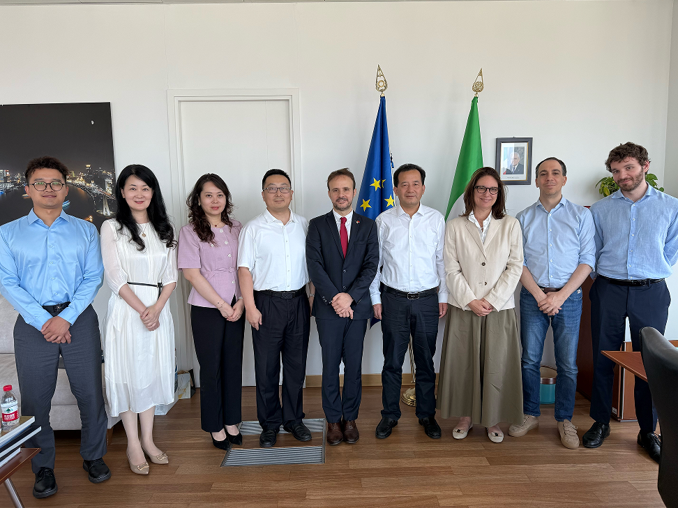 校领导率团访问意大利驻上海总领事馆