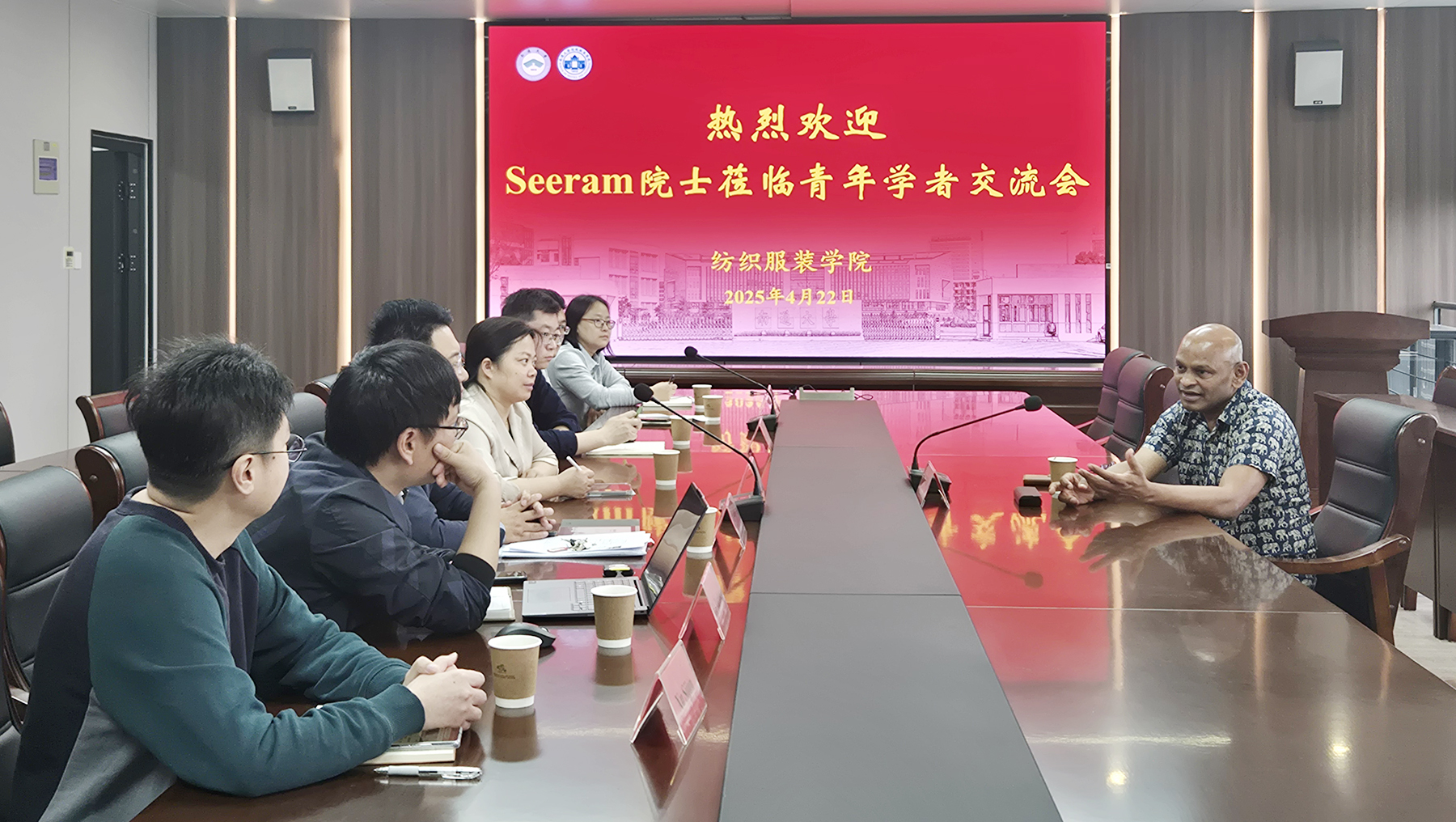 中国工程院外籍院士Seeram Ramakrishna教授来校交流